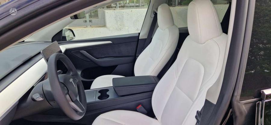 Black Tesla Model Y 2023 in Marijampole, with an engine capacity of 0.00 L and mileage of 84 thousand km for 25900 €, photo 8 on AUTOMOTO.COM.LV