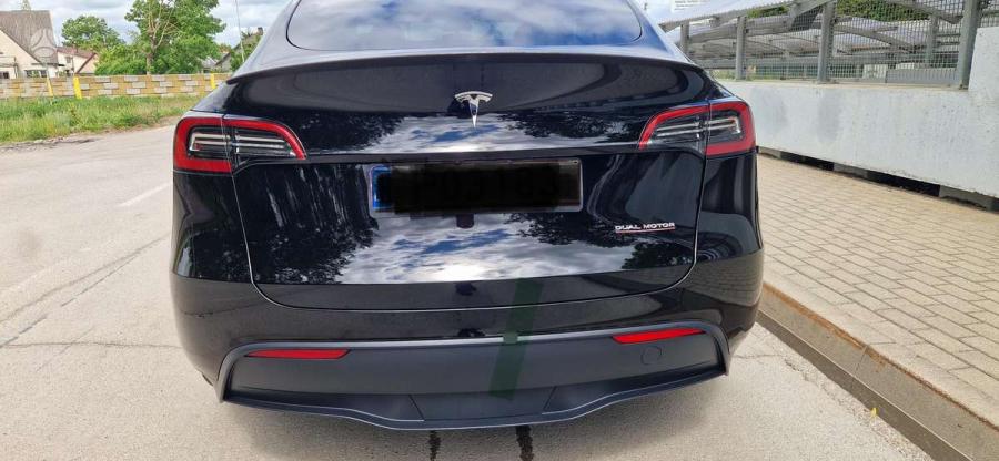 Black Tesla Model Y 2023 in Marijampole, with an engine capacity of 0.00 L and mileage of 84 thousand km for 25900 €, photo 11 on AUTOMOTO.COM.LV
