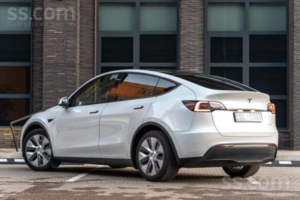 Melns Tesla Model Y 2023 Rīga, ar dzinēja tilpumu 0.00 L un nobraukumu 111 tūkst. km par 34500 €, foto 4 vietnē AUTOMOTO.COM.LV
