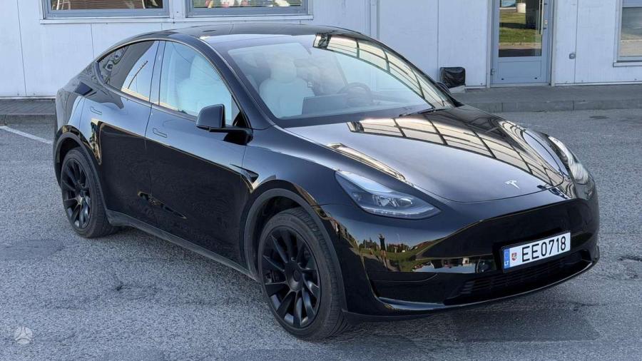 Black Tesla Model Y 2024 in Jonava, with an engine capacity of 0.00 L and mileage of 61 thousand km for 29500 €, photo 1 on AUTOMOTO.COM.LV