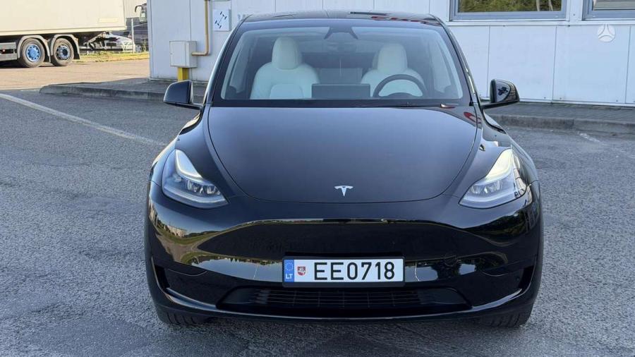 Black Tesla Model Y 2024 in Jonava, with an engine capacity of 0.00 L and mileage of 61 thousand km for 29500 €, photo 3 on AUTOMOTO.COM.LV