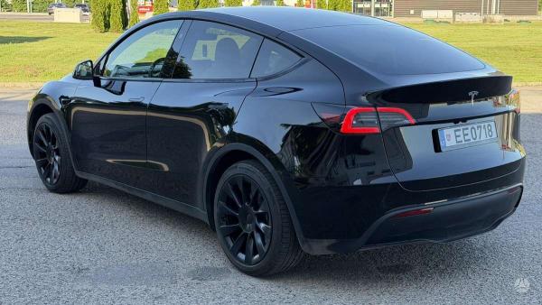 Melns Tesla Model Y 2024 Jonava, ar dzinēja tilpumu 0.00 L un nobraukumu 61 tūkst. km par 29500 €, foto 5 vietnē AUTOMOTO.COM.LV