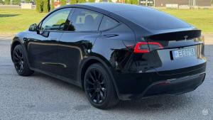 Black Tesla Model Y 2024 in Jonava, with an engine capacity of 0.00 L and mileage of 61 thousand km for 29500 €, photo 6 on AUTOMOTO.COM.LV
