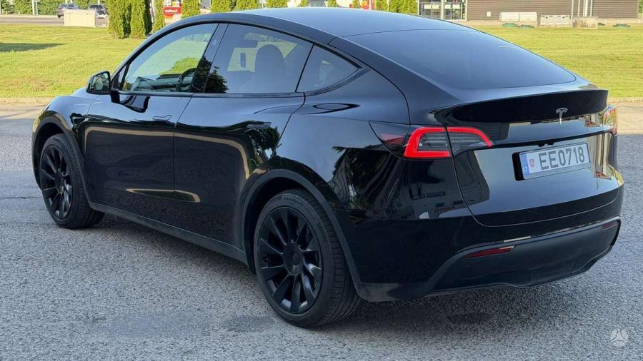 Black Tesla Model Y 2024 in Jonava, with an engine capacity of 0.00 L and mileage of 61 thousand km for 29500 €, photo 6 on AUTOMOTO.COM.LV