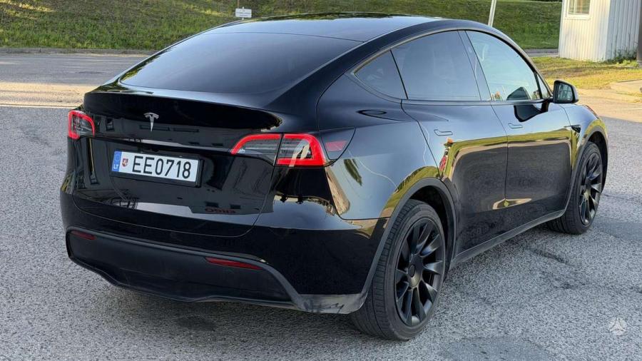 Black Tesla Model Y 2024 in Jonava, with an engine capacity of 0.00 L and mileage of 61 thousand km for 29500 €, photo 8 on AUTOMOTO.COM.LV