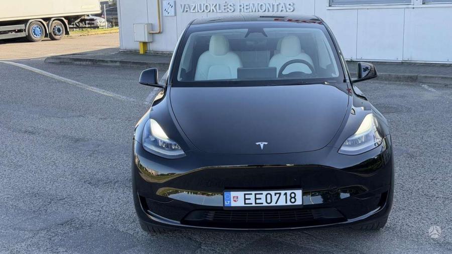 Black Tesla Model Y 2024 in Jonava, with an engine capacity of 0.00 L and mileage of 61 thousand km for 29500 €, photo 11 on AUTOMOTO.COM.LV