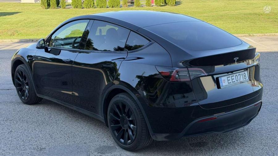 Black Tesla Model Y 2024 in Jonava, with an engine capacity of 0.00 L and mileage of 61 thousand km for 29500 €, photo 14 on AUTOMOTO.COM.LV