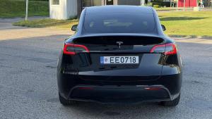 Black Tesla Model Y 2024 in Jonava, with an engine capacity of 0.00 L and mileage of 61 thousand km for 29500 €, photo 15 on AUTOMOTO.COM.LV