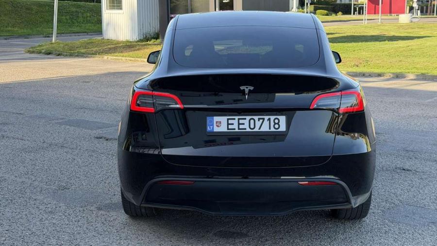 Black Tesla Model Y 2024 in Jonava, with an engine capacity of 0.00 L and mileage of 61 thousand km for 29500 €, photo 15 on AUTOMOTO.COM.LV