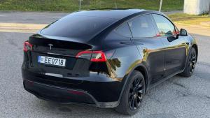 Black Tesla Model Y 2024 in Jonava, with an engine capacity of 0.00 L and mileage of 61 thousand km for 29500 €, photo 16 on AUTOMOTO.COM.LV