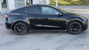 Black Tesla Model Y 2024 in Jonava, with an engine capacity of 0.00 L and mileage of 61 thousand km for 29500 €, photo 17 on AUTOMOTO.COM.LV