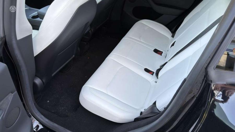 Black Tesla Model Y 2024 in Jonava, with an engine capacity of 0.00 L and mileage of 61 thousand km for 29500 €, photo 21 on AUTOMOTO.COM.LV