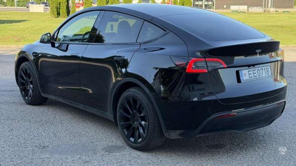 Black Tesla Model Y 2024 in Jonava, with an engine capacity of 0.00 L and mileage of 65 thousand km for 28400 €, photo 3 on AUTOMOTO.COM.LV