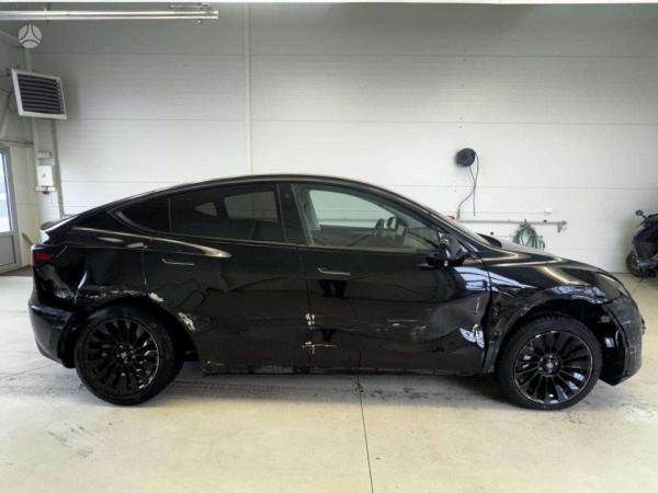 Melns Tesla Model Y 2024 Radviliškis, ar dzinēja tilpumu 0.00 L un nobraukumu 67 tūkst. km par 24744 €, foto 5 vietnē AUTOMOTO.COM.LV