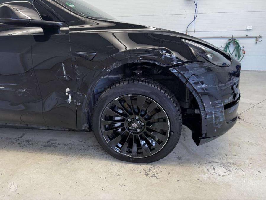 Melns Tesla Model Y 2024 Radviliškis, ar dzinēja tilpumu 0.00 L un nobraukumu 67 tūkst. km par 24744 €, foto 22 vietnē AUTOMOTO.COM.LV