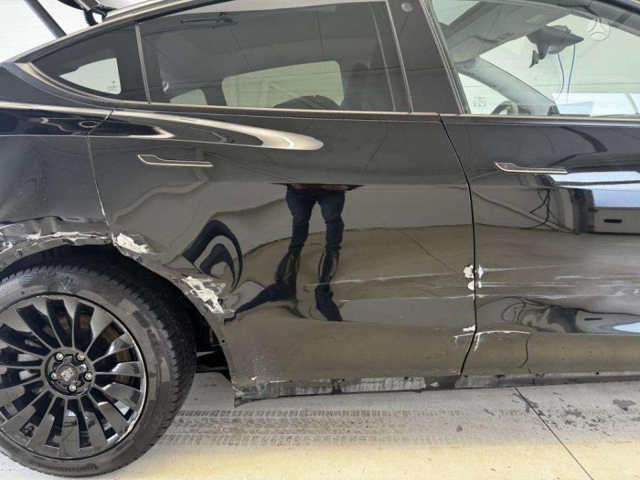Melns Tesla Model Y 2024 Radviliškis, ar dzinēja tilpumu 0.00 L un nobraukumu 67 tūkst. km par 24744 €, foto 25 vietnē AUTOMOTO.COM.LV