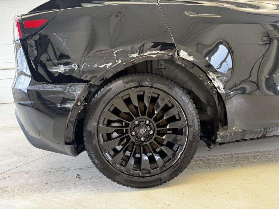Melns Tesla Model Y 2024 Radviliškis, ar dzinēja tilpumu 0.00 L un nobraukumu 67 tūkst. km par 24744 €, foto 27 vietnē AUTOMOTO.COM.LV