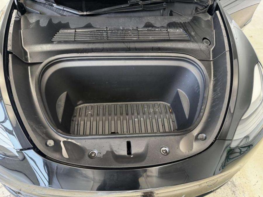 Melns Tesla Model Y 2024 Radviliškis, ar dzinēja tilpumu 0.00 L un nobraukumu 67 tūkst. km par 24744 €, foto 32 vietnē AUTOMOTO.COM.LV
