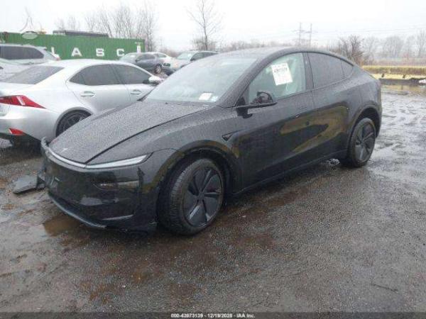 Black Tesla Model Y 2026 in Klaipeda, with an engine capacity of 0.00 L and mileage of 425 thousand km for 19000 €, photo 2 on AUTOMOTO.COM.LV