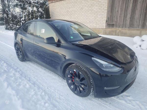 Black Tesla Model Y 2022 in Telschi, with an engine capacity of 0.00 L and mileage of 95 thousand km for 13700 €, photo 3 on AUTOMOTO.COM.LV