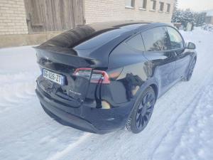 Black Tesla Model Y 2022 in Telschi, with an engine capacity of 0.00 L and mileage of 95 thousand km for 13700 €, photo 6 on AUTOMOTO.COM.LV