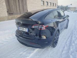 Black Tesla Model Y 2022 in Telschi, with an engine capacity of 0.00 L and mileage of 95 thousand km for 13700 €, photo 9 on AUTOMOTO.COM.LV