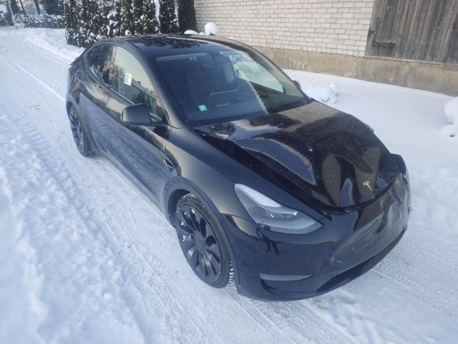 Black Tesla Model Y 2022 in Telschi, with an engine capacity of 0.00 L and mileage of 95 thousand km for 13700 €, photo 13 on AUTOMOTO.COM.LV