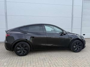 Black Tesla Model Y 2022 in Kaunas, with an engine capacity of 0.00 L and mileage of 62 thousand km for 17700 €, photo  on AUTOMOTO.COM.LV