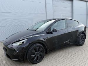 Black Tesla Model Y 2022 in Kaunas, with an engine capacity of 0.00 L and mileage of 62 thousand km for 17700 €, photo 5 on AUTOMOTO.COM.LV