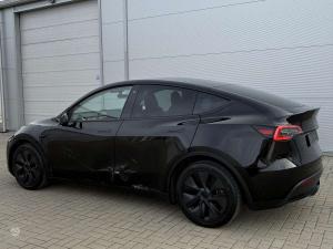 Black Tesla Model Y 2022 in Kaunas, with an engine capacity of 0.00 L and mileage of 62 thousand km for 17700 €, photo 7 on AUTOMOTO.COM.LV