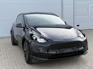 Black Tesla Model Y 2022 in Kaunas, with an engine capacity of 0.00 L and mileage of 62 thousand km for 17700 €, photo 9 on AUTOMOTO.COM.LV