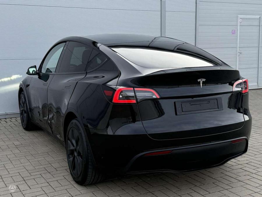 Black Tesla Model Y 2022 in Kaunas, with an engine capacity of 0.00 L and mileage of 62 thousand km for 17700 €, photo 10 on AUTOMOTO.COM.LV