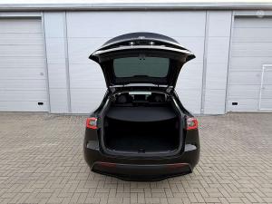 Black Tesla Model Y 2022 in Kaunas, with an engine capacity of 0.00 L and mileage of 62 thousand km for 17700 €, photo 12 on AUTOMOTO.COM.LV