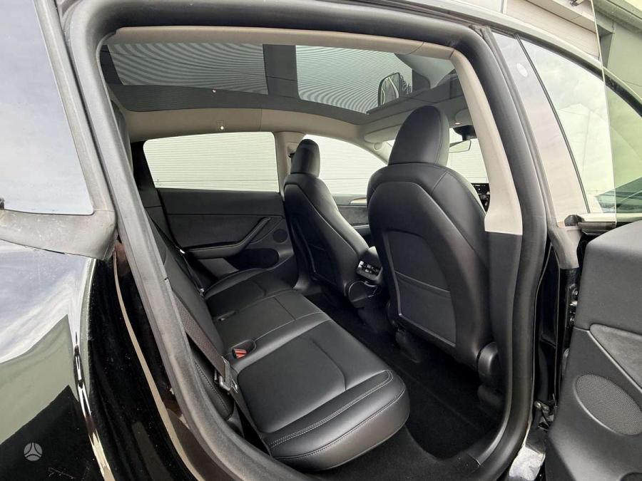 Black Tesla Model Y 2022 in Kaunas, with an engine capacity of 0.00 L and mileage of 62 thousand km for 17700 €, photo 15 on AUTOMOTO.COM.LV
