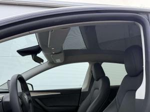 Black Tesla Model Y 2022 in Kaunas, with an engine capacity of 0.00 L and mileage of 62 thousand km for 17700 €, photo 16 on AUTOMOTO.COM.LV