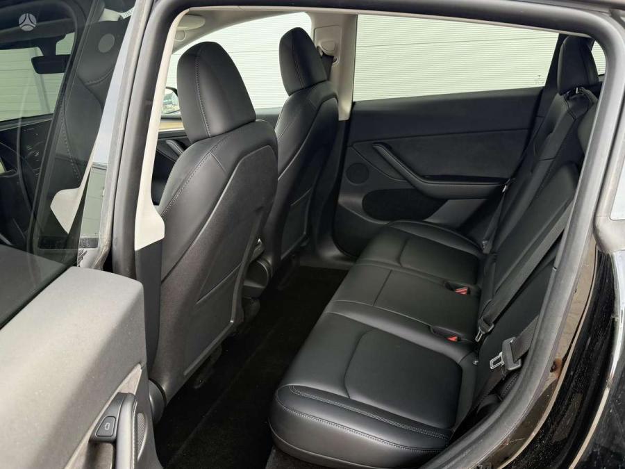Black Tesla Model Y 2022 in Kaunas, with an engine capacity of 0.00 L and mileage of 62 thousand km for 17700 €, photo 17 on AUTOMOTO.COM.LV