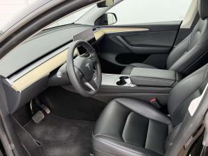 Black Tesla Model Y 2022 in Kaunas, with an engine capacity of 0.00 L and mileage of 62 thousand km for 17700 €, photo 18 on AUTOMOTO.COM.LV