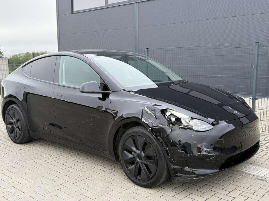 Melns Tesla Model Y 2022 Kauņa, ar dzinēja tilpumu 0.00 L un nobraukumu 62 tūkst. km par 17500 €, foto 3 vietnē AUTOMOTO.COM.LV