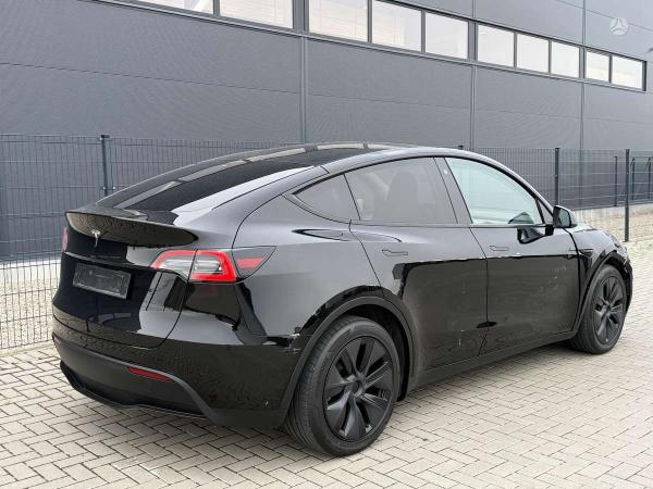 Melns Tesla Model Y 2022 Kauņa, ar dzinēja tilpumu 0.00 L un nobraukumu 62 tūkst. km par 17500 €, foto 4 vietnē AUTOMOTO.COM.LV