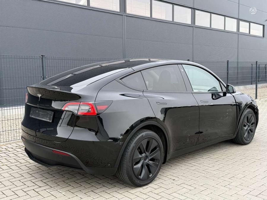Melns Tesla Model Y 2022 Kauņa, ar dzinēja tilpumu 0.00 L un nobraukumu 62 tūkst. km par 17500 €, foto 4 vietnē AUTOMOTO.COM.LV
