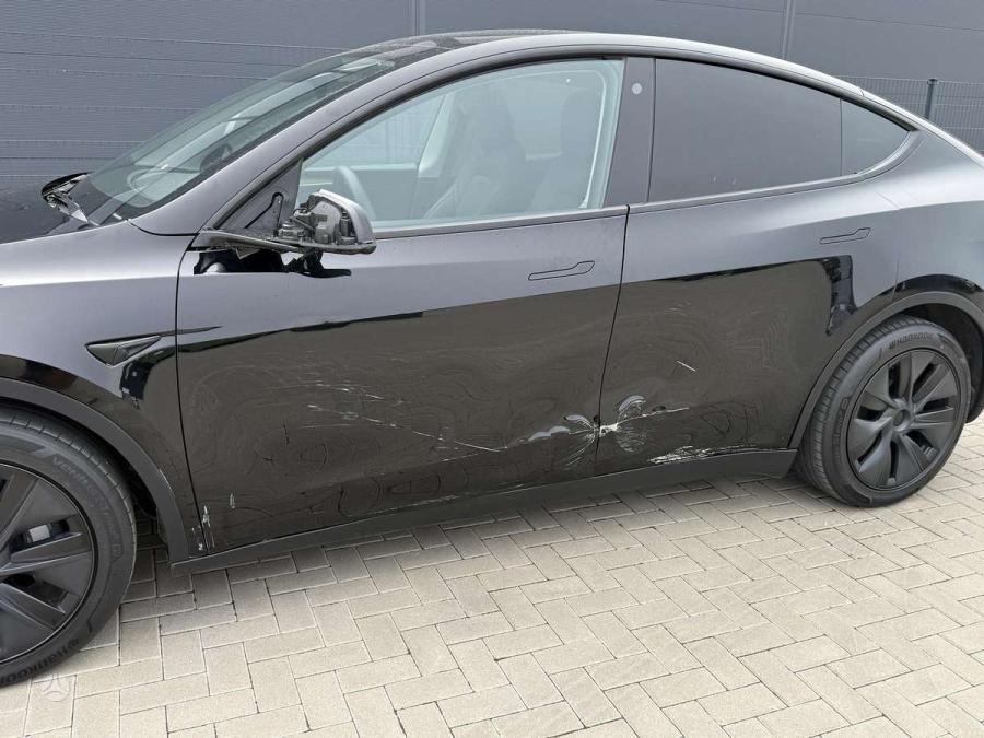 Melns Tesla Model Y 2022 Kauņa, ar dzinēja tilpumu 0.00 L un nobraukumu 62 tūkst. km par 17500 €, foto 6 vietnē AUTOMOTO.COM.LV