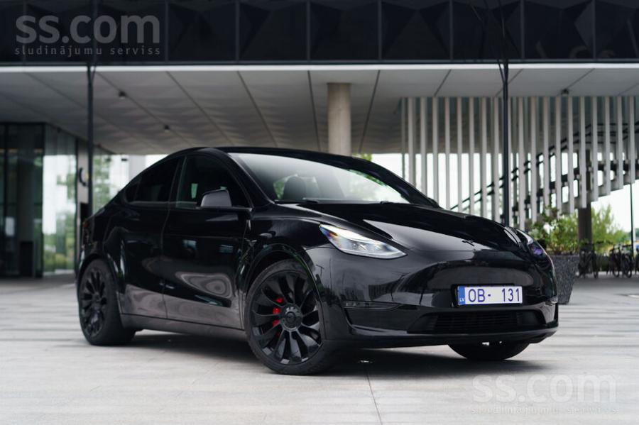 Melns Tesla Model Y 2022 Rīga, ar dzinēja tilpumu 0.00 L un nobraukumu 45 tūkst. km par 35555 €, foto 1 vietnē AUTOMOTO.COM.LV