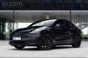 Melns Tesla Model Y 2022 Rīga, ar dzinēja tilpumu 0.00 L un nobraukumu 45 tūkst. km par 35555 €, foto 2 vietnē AUTOMOTO.COM.LV