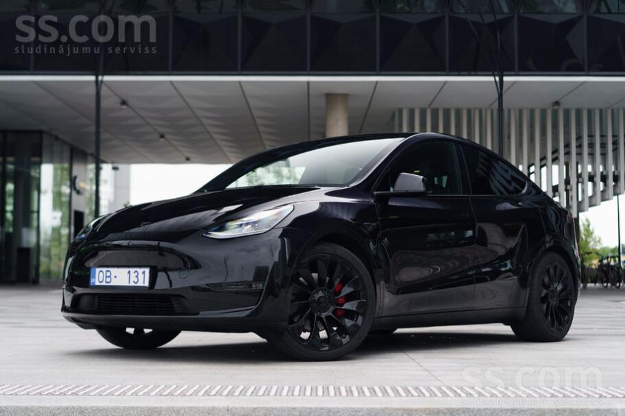 Melns Tesla Model Y 2022 Rīga, ar dzinēja tilpumu 0.00 L un nobraukumu 45 tūkst. km par 35555 €, foto 2 vietnē AUTOMOTO.COM.LV