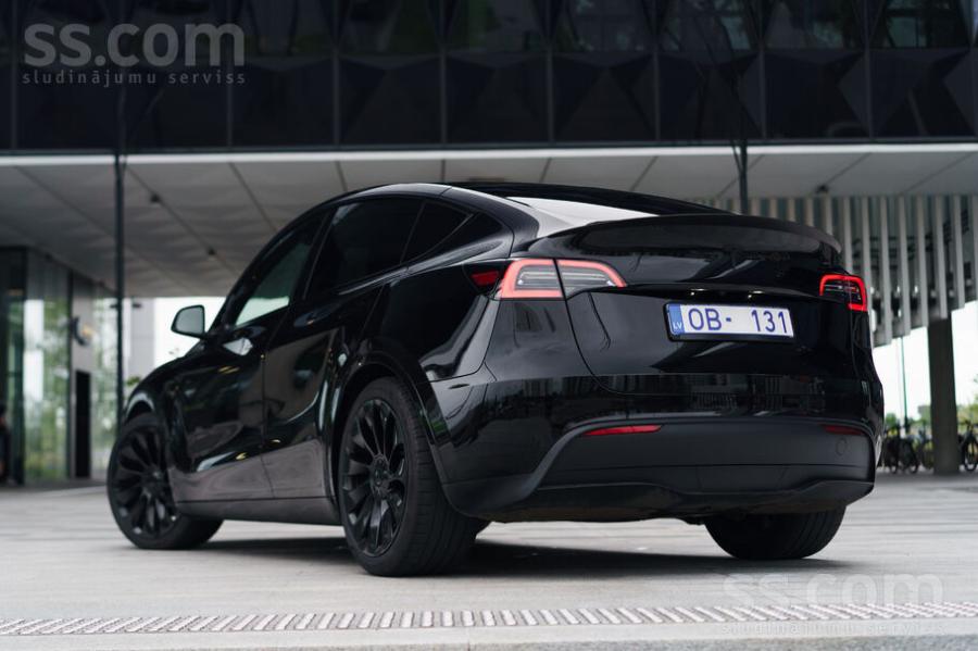 Melns Tesla Model Y 2022 Rīga, ar dzinēja tilpumu 0.00 L un nobraukumu 45 tūkst. km par 35555 €, foto 3 vietnē AUTOMOTO.COM.LV
