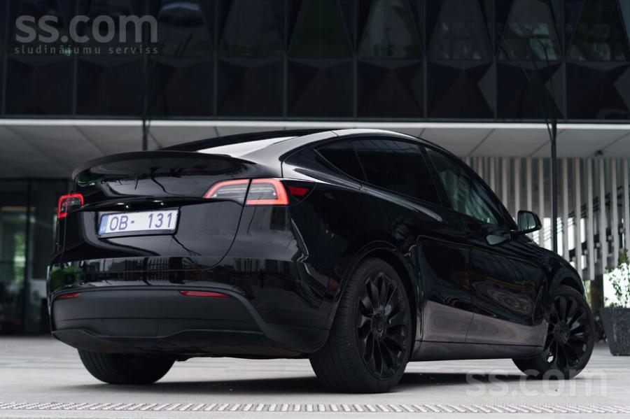 Melns Tesla Model Y 2022 Rīga, ar dzinēja tilpumu 0.00 L un nobraukumu 45 tūkst. km par 35555 €, foto 4 vietnē AUTOMOTO.COM.LV