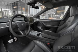 Melns Tesla Model Y 2022 Rīga, ar dzinēja tilpumu 0.00 L un nobraukumu 45 tūkst. km par 35555 €, foto 8 vietnē AUTOMOTO.COM.LV