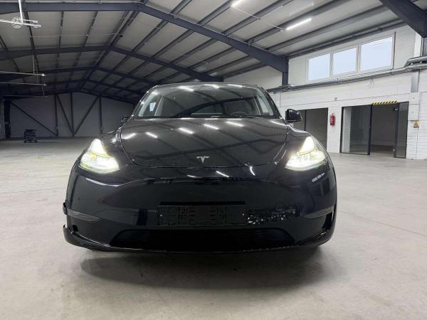 Black Tesla Model Y 2022 in Kaunas, with an engine capacity of 0.00 L and mileage of 50 thousand km for 23500 €, photo 2 on AUTOMOTO.COM.LV