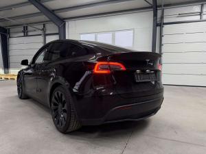 Black Tesla Model Y 2022 in Kaunas, with an engine capacity of 0.00 L and mileage of 50 thousand km for 23500 €, photo 5 on AUTOMOTO.COM.LV