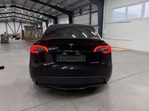 Black Tesla Model Y 2022 in Kaunas, with an engine capacity of 0.00 L and mileage of 50 thousand km for 23500 €, photo 6 on AUTOMOTO.COM.LV